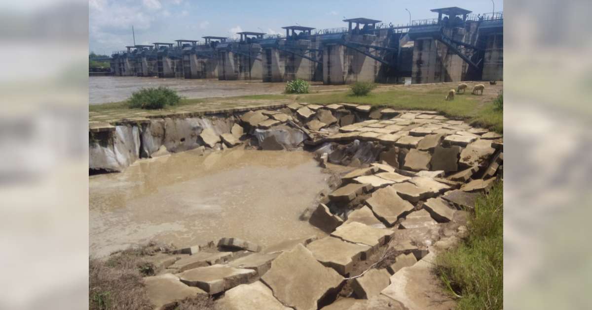 Kerusakan Bendung Gerak Semakin Parah | BeritaBojonegoro.com