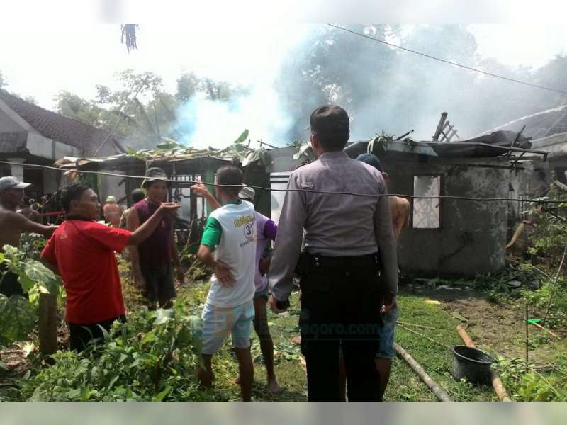 Kebakaran Rumah Warga di Kanor, Kerugian Diperkirakan Capai Rp 250 Juta | BeritaBojonegoro.com