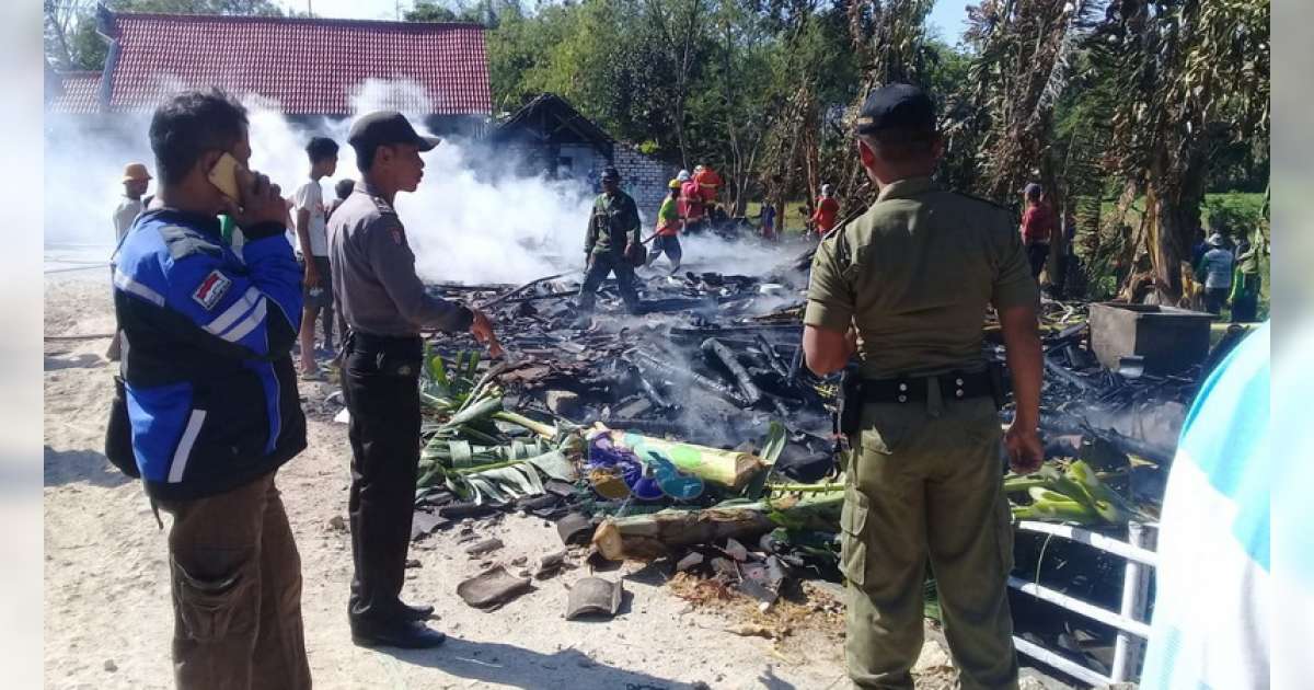 3 Rumah Milik Warga Sukosewu Bojonegoro Ludes Terbakar, Kerugian Capai Rp 260 Juta ...