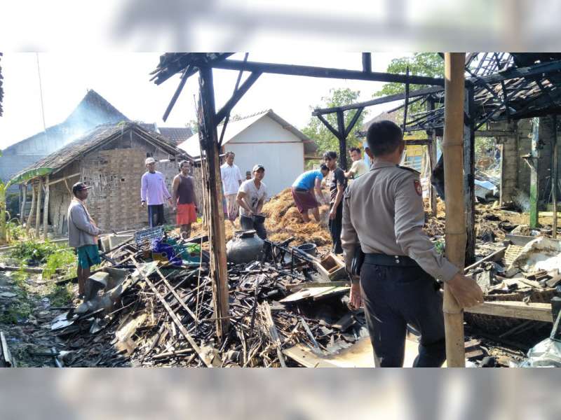 Kebakaran Rumah di Kedungadem Bojonegoro, Seorang Warga Alami Luka ... Kebakaran Rumah di Kedungadem Bojonegoro, Seorang Warga Alami Luka ...