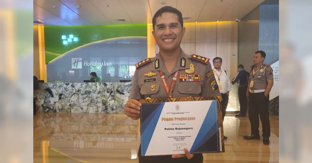 Di Akhir Menjabat Kapolres Bojonegoro, AKBP Ary Fadli Terima ...