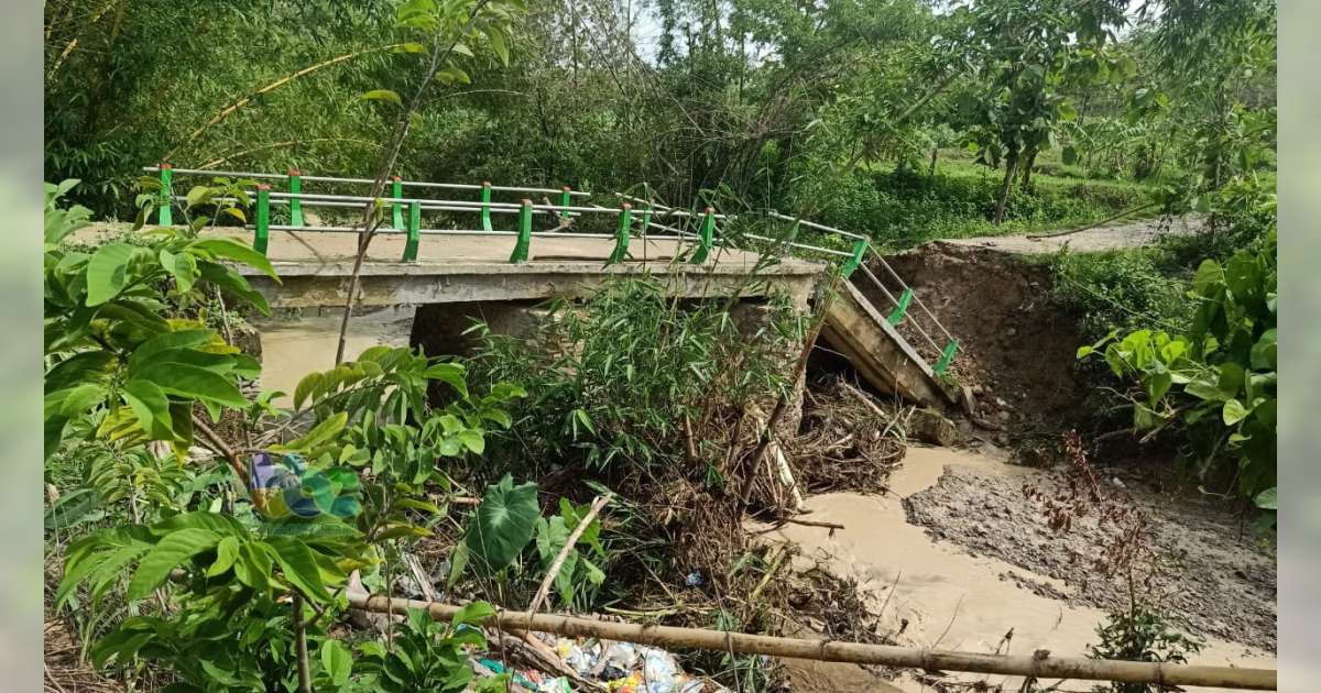 Diterjang Banjir Bandang, Jembatan di Ngambon Bojonegoro Putus, Warga 3 Dukuhan Terisolir ...