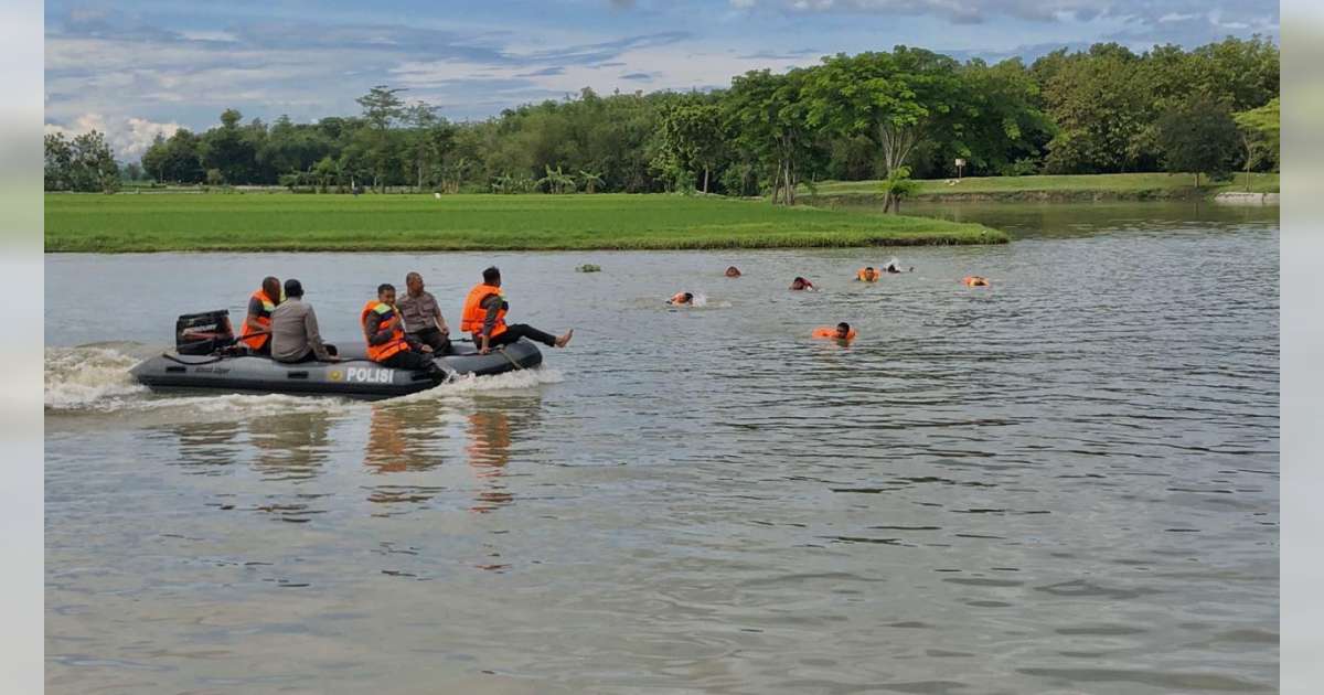 Siaga Bencana Banjir Sat Sabhara Polres Bojonegoro Gelar Latihan Sar