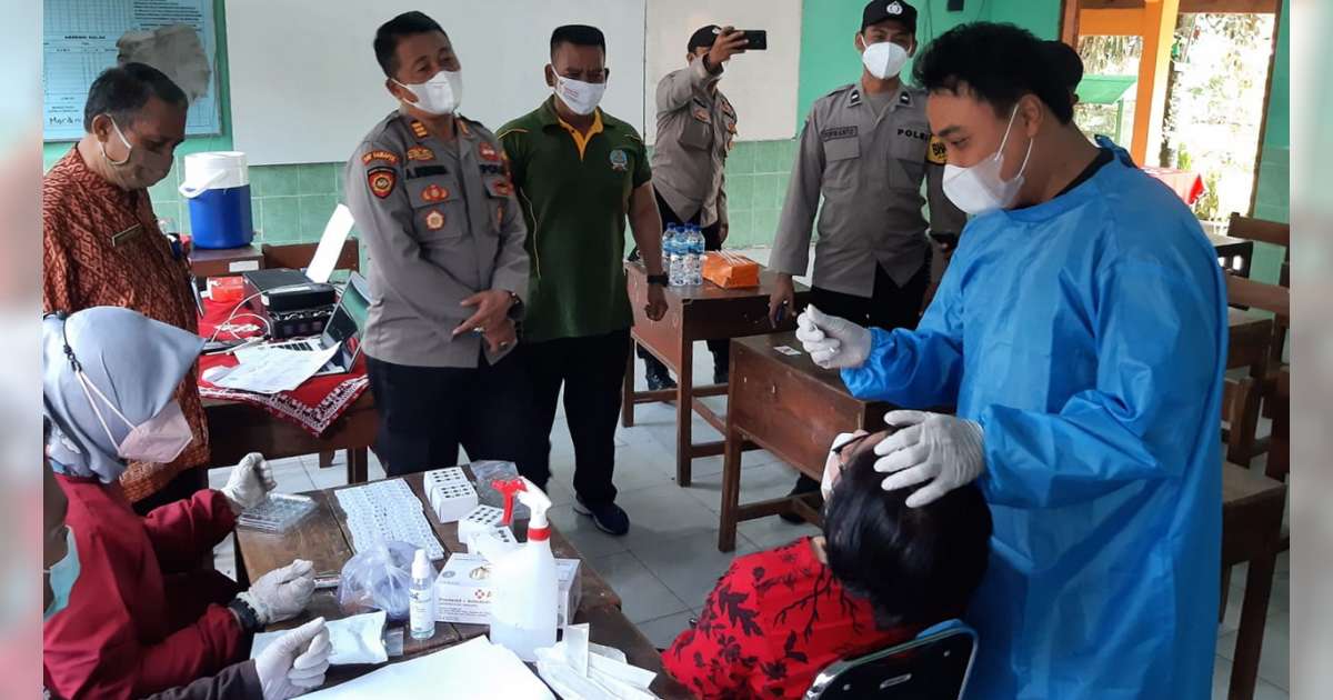 Pastikan PTM Aman dari COVID-19, Polisi Blora Lakukan Swab Antigen ... Pastikan PTM Aman dari COVID-19, Polisi Blora Lakukan Swab Antigen ...