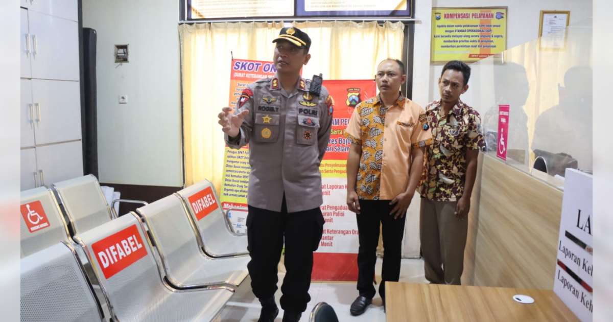 Pastikan Pelayanan Berjalan Baik, Kapolres Bojonegoro Cek Ruang SPKT dan SKCK | BeritaBojonegoro.com
