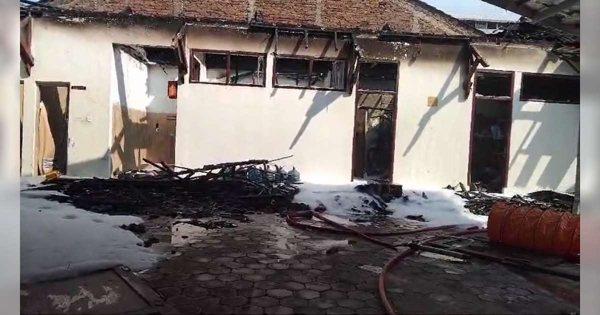 Gudang milik Bank BTPN Bojonegoro Terbakar, Kerugian Ditaksir Rp 60 Juta | BeritaBojonegoro.com