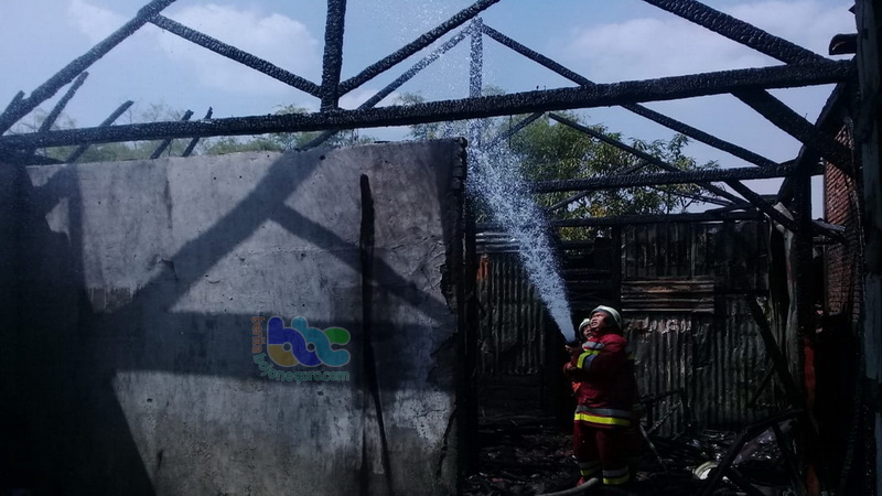 Kebakaran Hanguskan Rumah Milik Warga Kepohbaru, Kerugian Capai Rp 100 Juta | BeritaBojonegoro.com