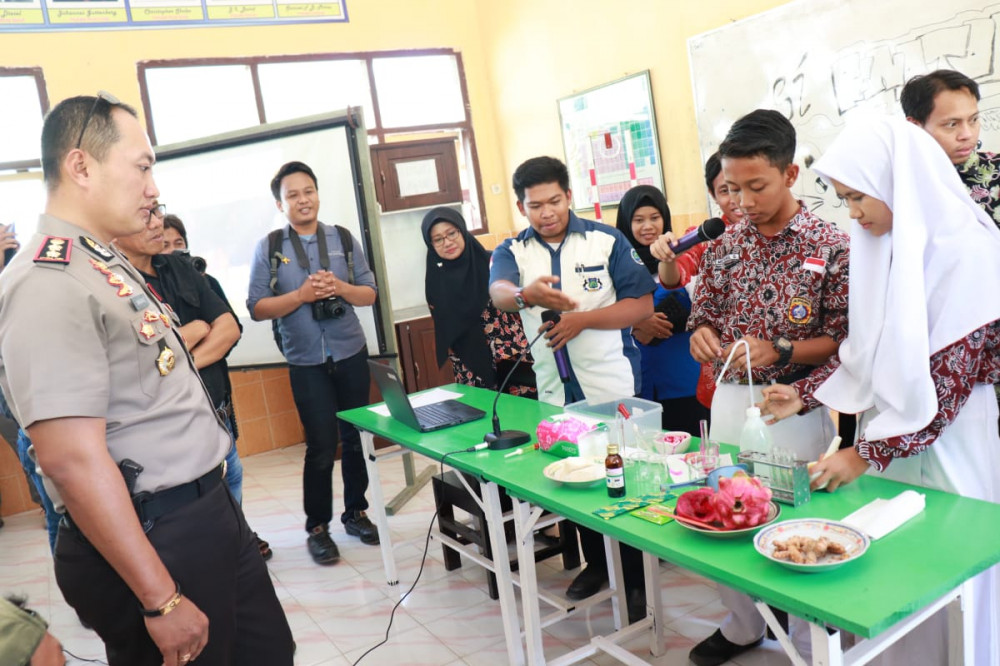 Kapolres Tuban Apresiasi Siswa SMK Rengel, Pembuat Si Penator, Alat ...