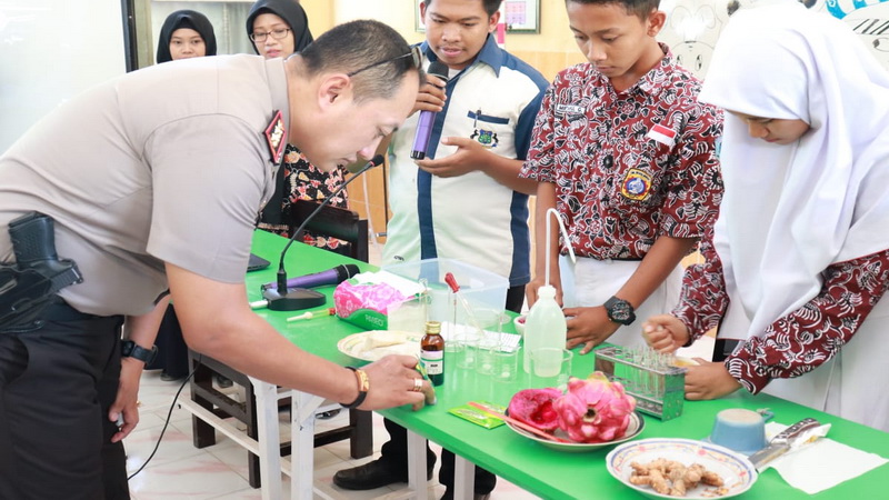 Kapolres Tuban Apresiasi Siswa SMK Rengel, Pembuat Si Penator, Alat ...