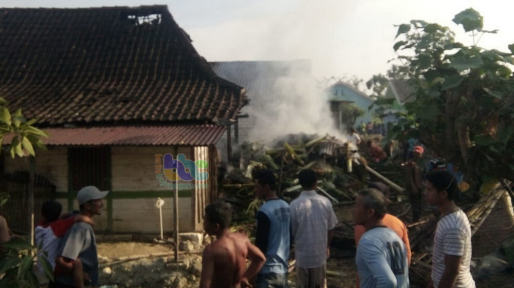 Kebakaran Rumah di Kedungadem Bojonegoro, Seorang Warga Alami Luka ... Kebakaran Rumah di Kedungadem Bojonegoro, Seorang Warga Alami Luka ...