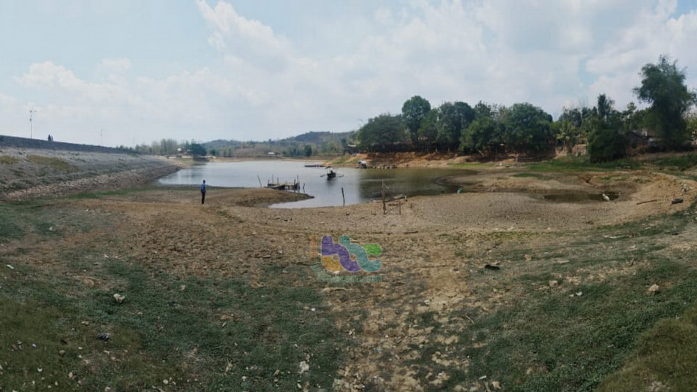 Kemarau Panjang, Waduk Tempuran Blora Mulai Mengering ...