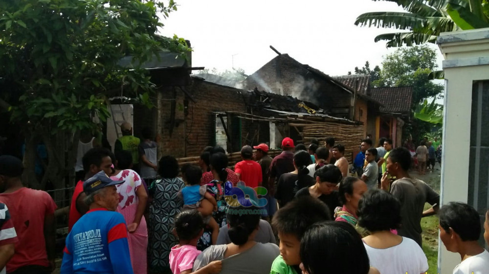 Diduga Akibat Korsleting Listrik, Rumah Milik Warga Trucuk Bojonegoro Ludes Terbakar ...