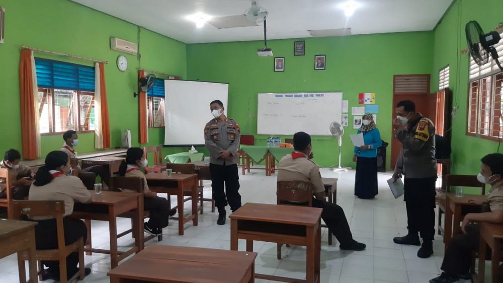 Pastikan PTM Aman dari COVID-19, Polisi Blora Lakukan Swab Antigen ... Pastikan PTM Aman dari COVID-19, Polisi Blora Lakukan Swab Antigen ...
