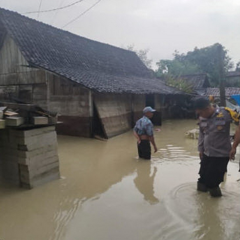 Tanggul Sungai Jebol, Banjir Terjang Desa Bobol, Kecamatan Sekar, Bojonegoro | BeritaBojonegoro.com